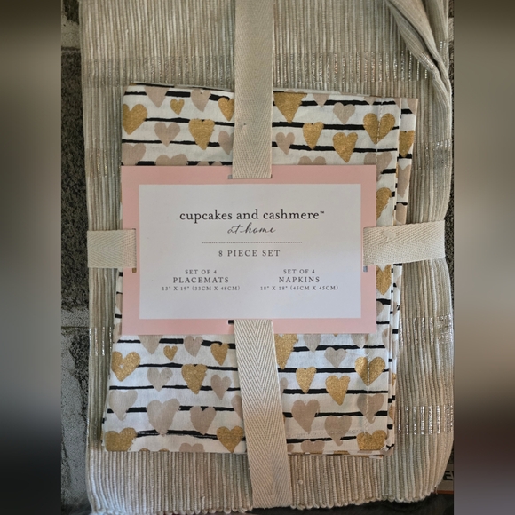 cupcakes & cashmere | Dining | 8 Piece Set 4 Napkins 4 Placemats | Poshmark